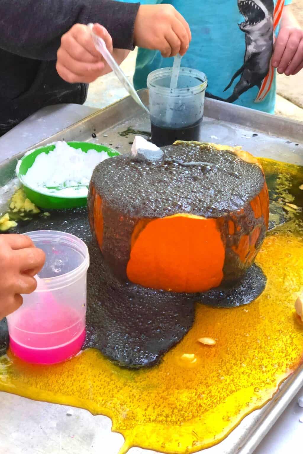 Easy Pumpkin Science for Kids with Baking Soda & Vinegar - Friends Art Lab