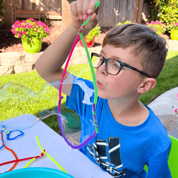 Pipe Cleaner Bubble Wands - Friends Art Lab