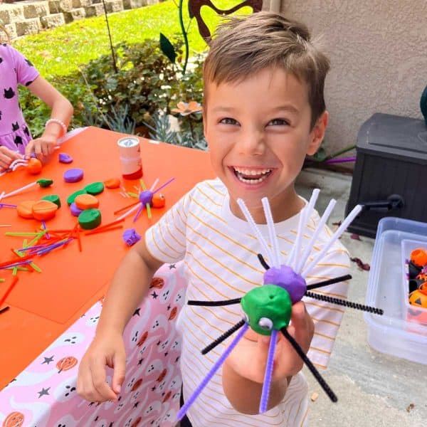 Spider Play Dough - Halloween Activity for Kids - Friends Art Lab