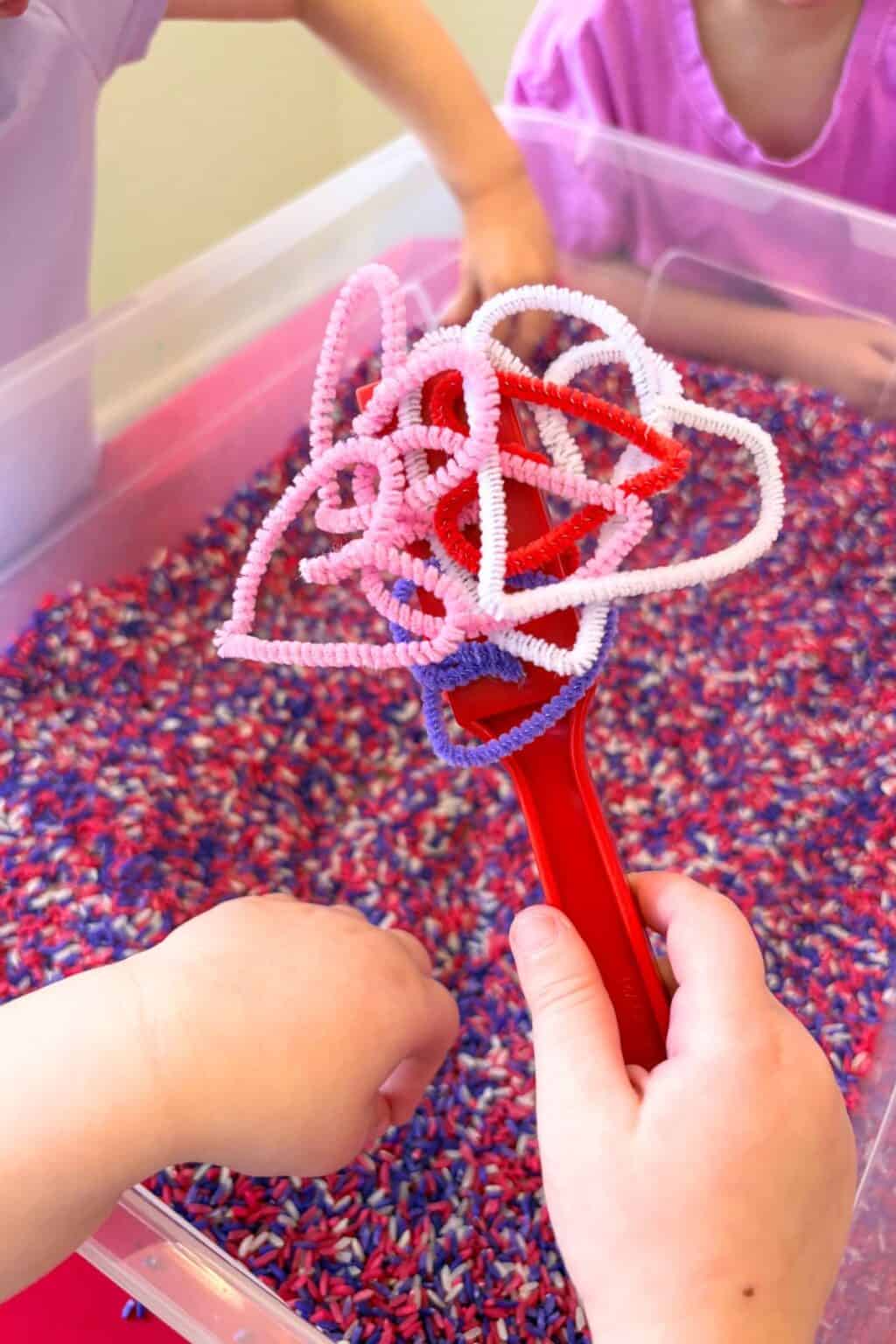 Pipe Cleaner Heart Sensory Bin - Valentine's Day Science - Friends Art Lab