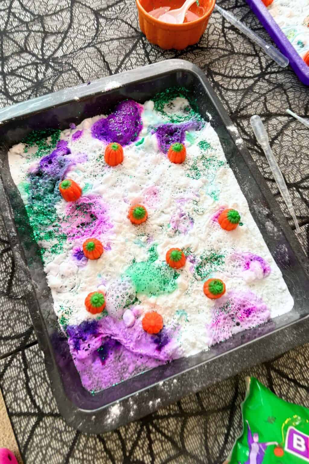 Pumpkin Patch Baking Soda and Vinegar Experiment - Friends Art Lab