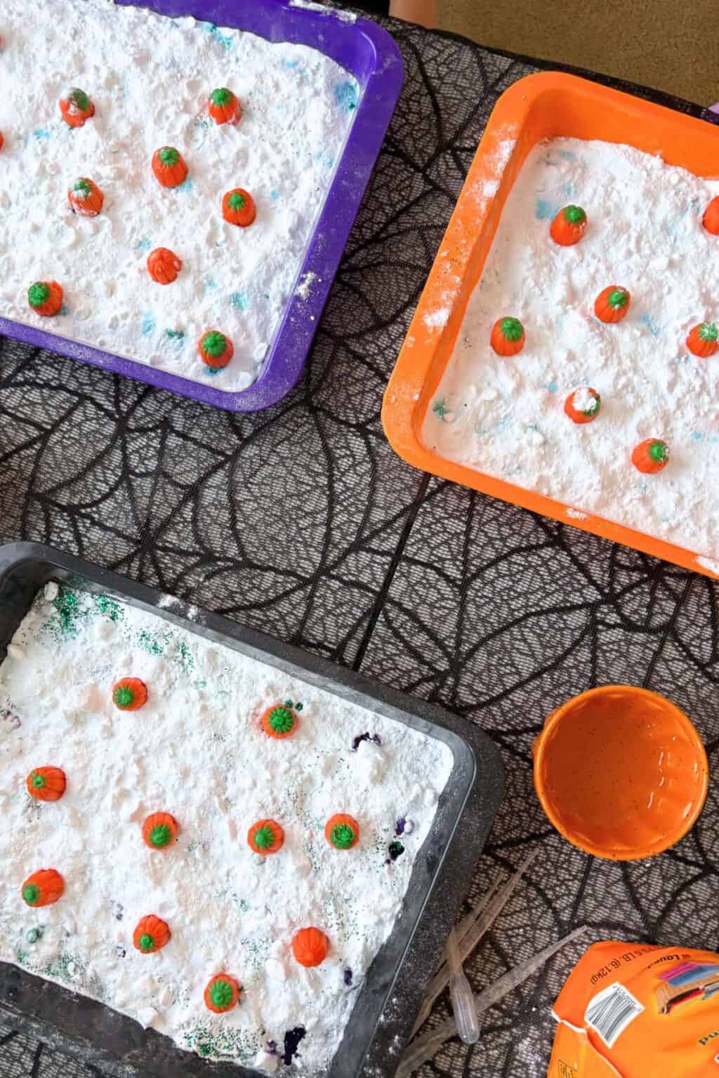 Pumpkin Patch Baking Soda and Vinegar Experiment - Friends Art Lab