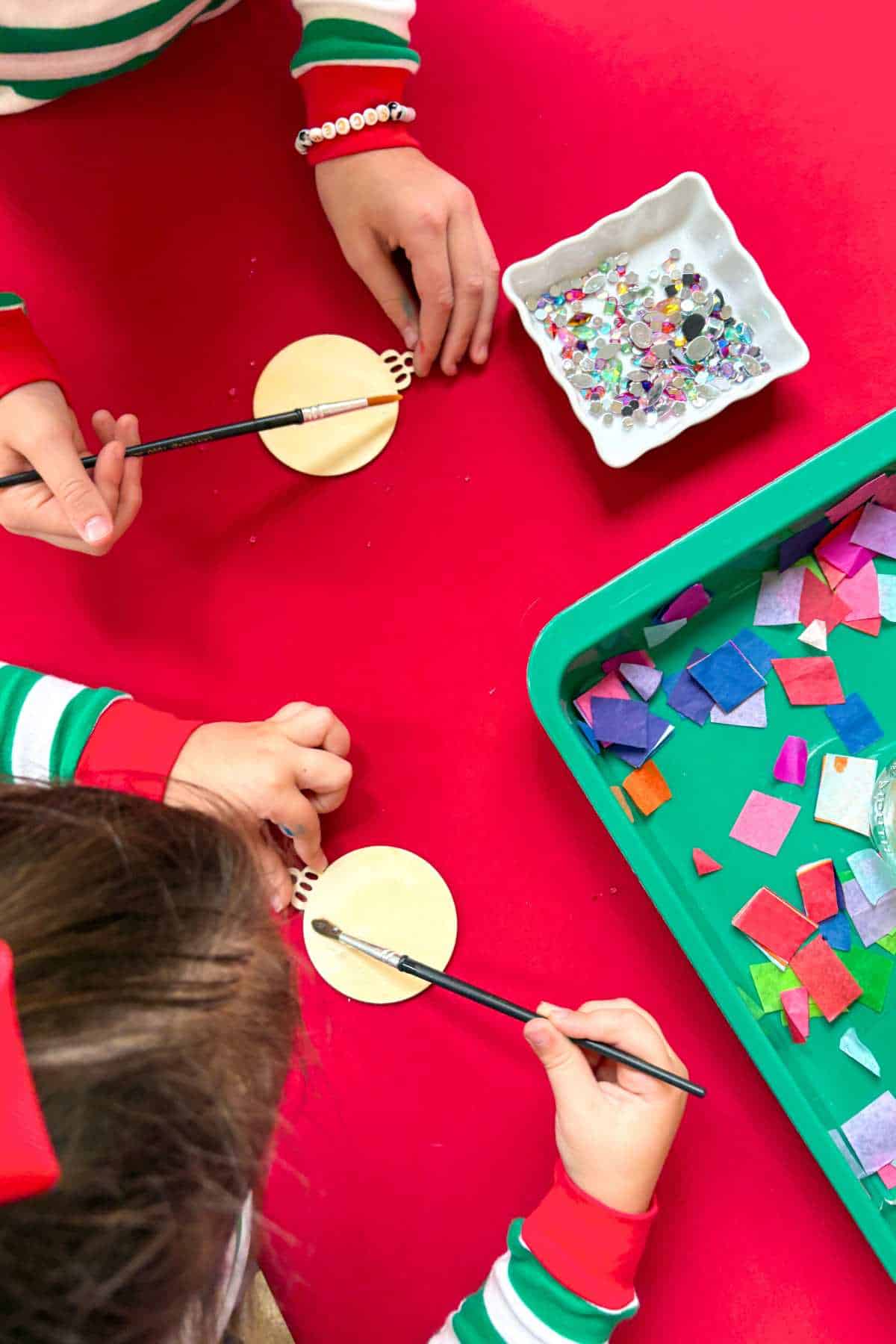 Sparkly Preschool Christmas Ornaments - Friends Art Lab